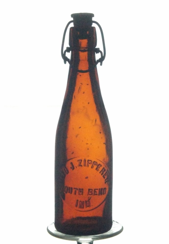 Item #87577 1900 Otto J. Zipperer Weiss Beer Bottle