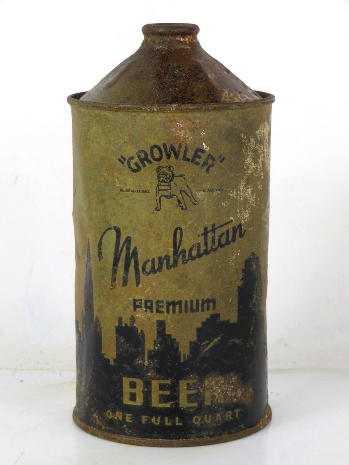 Item #11519 1938 Manhattan Premium Beer Can 214-15